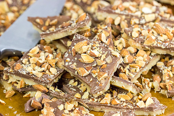 Chocolate Almond Toffee | Easy homemade toffee recipe
