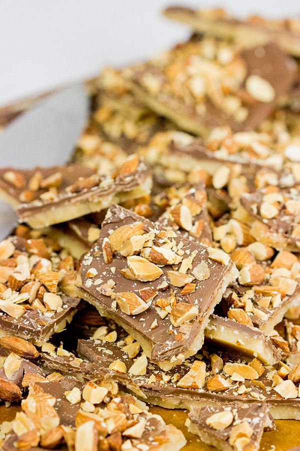 Chocolate Almond Toffee | Easy homemade toffee recipe