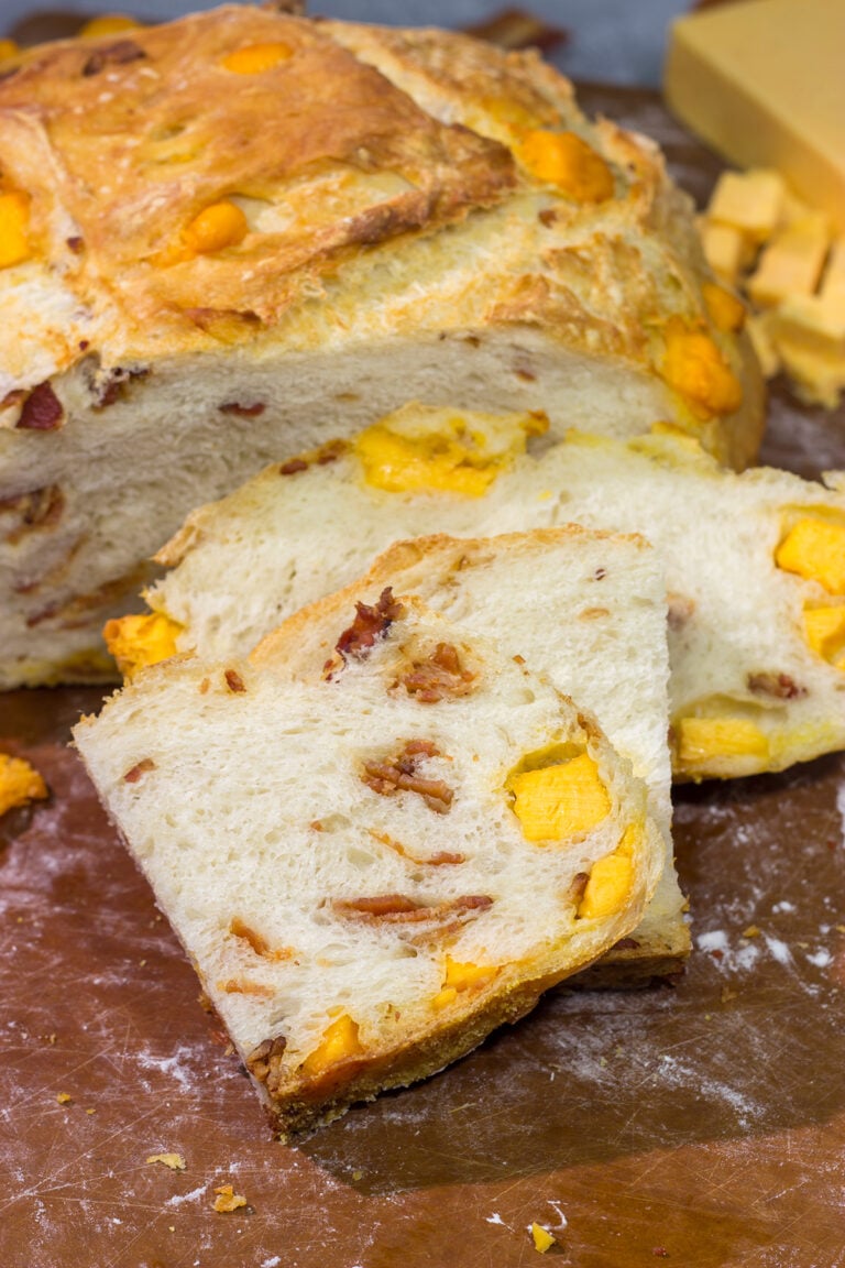 Bacon Cheddar Bread | No-knead bread packed with bacon + cheese!