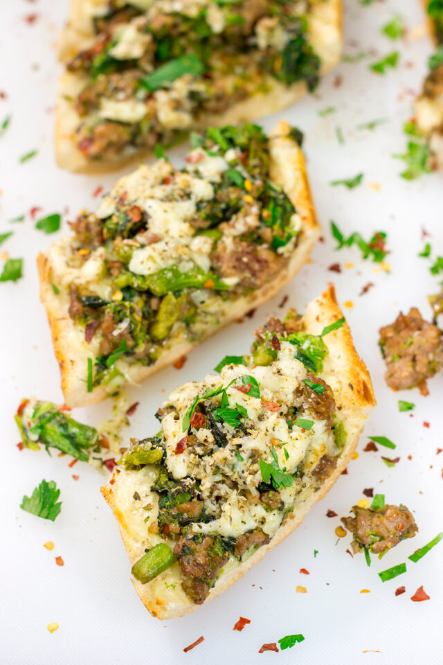 Sausage and Broccoli Rabe Cheesy Bread | Spicedblog